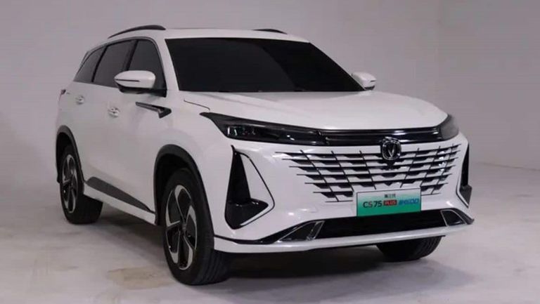 "شانجان" تكشف عن نسخة هجينة من " CS75 بلس" في الصين