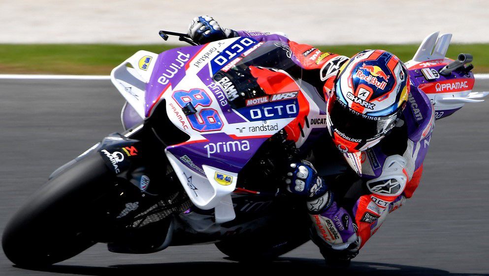 Record-breaking Martin takes pole for Australian MotoGP...