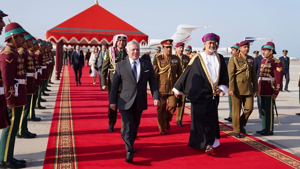 King, Oman sultan hold talks in Muscat...