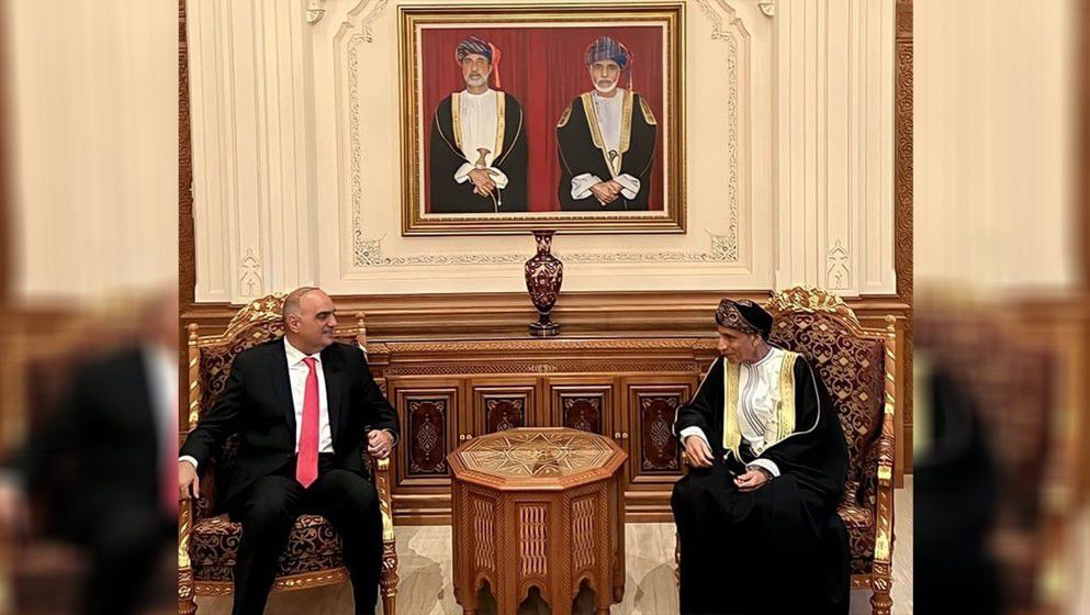 PM, Omani deputy premier talk ties, region...