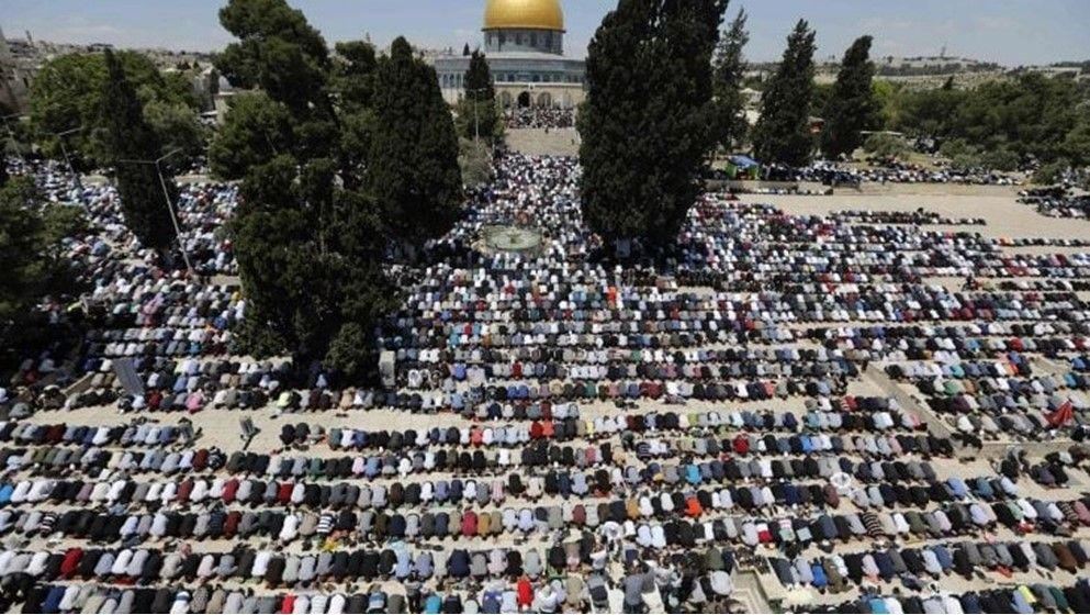 Tens of Thousands Perform Friday Prayer at Al-Aqsa Mosque...