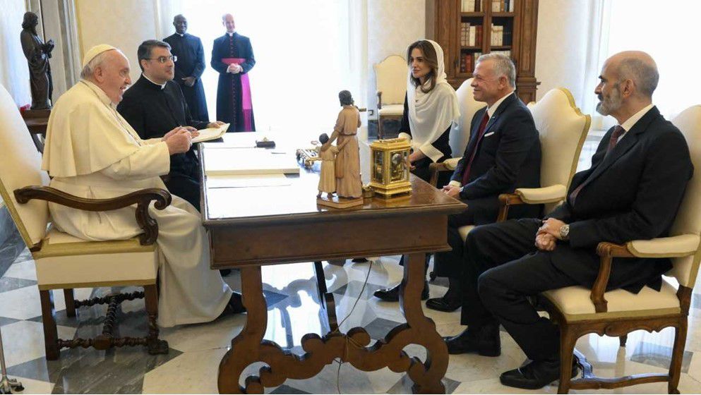 King meets Pope Francis in Vatican...