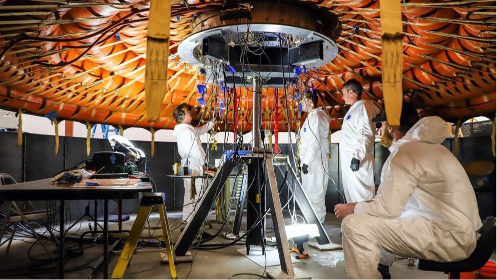 NASA launched an inflatable flying saucer, then landed it in t...