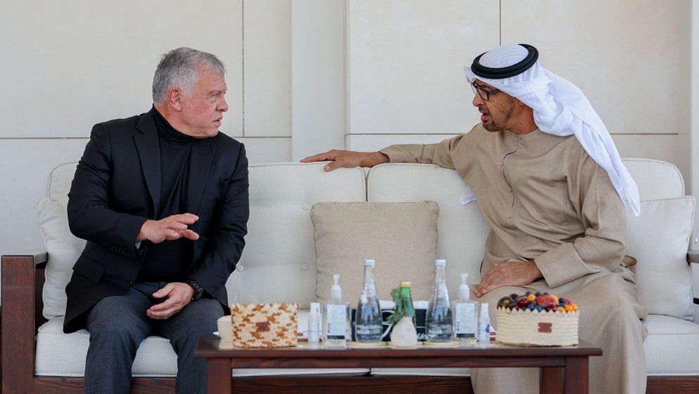 King, UAE president hold meeting in Abu Dhabi...