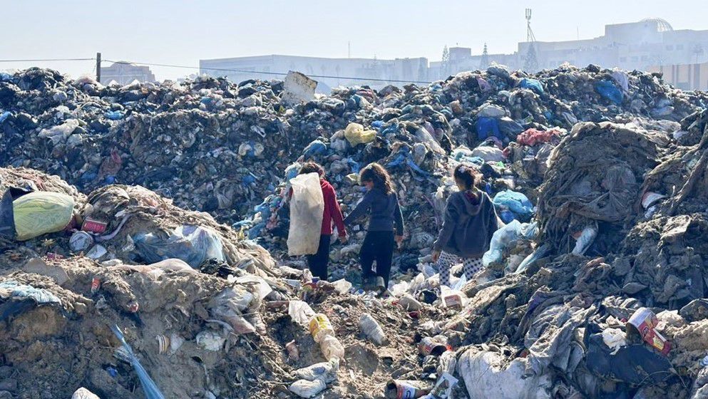 70,000 tonnes of waste are piled up in Gaza...