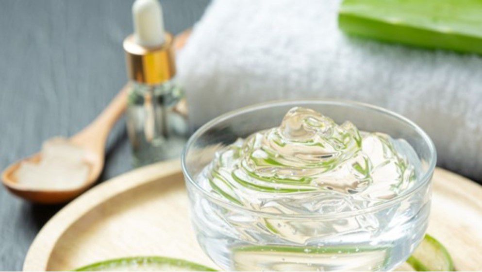 A Face Mask for Hydration and Brightening: Natural Glow and Ra...