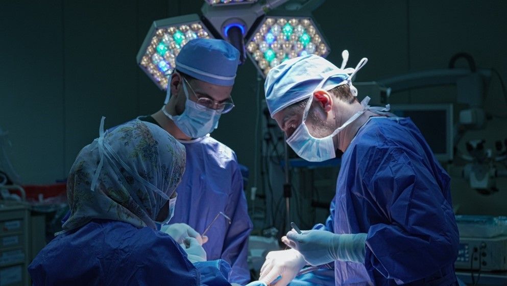 Ibn Al-Haytham Hospital Successfully Performs Complex Surgery ...