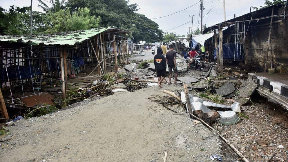 Floods, landslides kill dozens in Indonesia and East Timor...