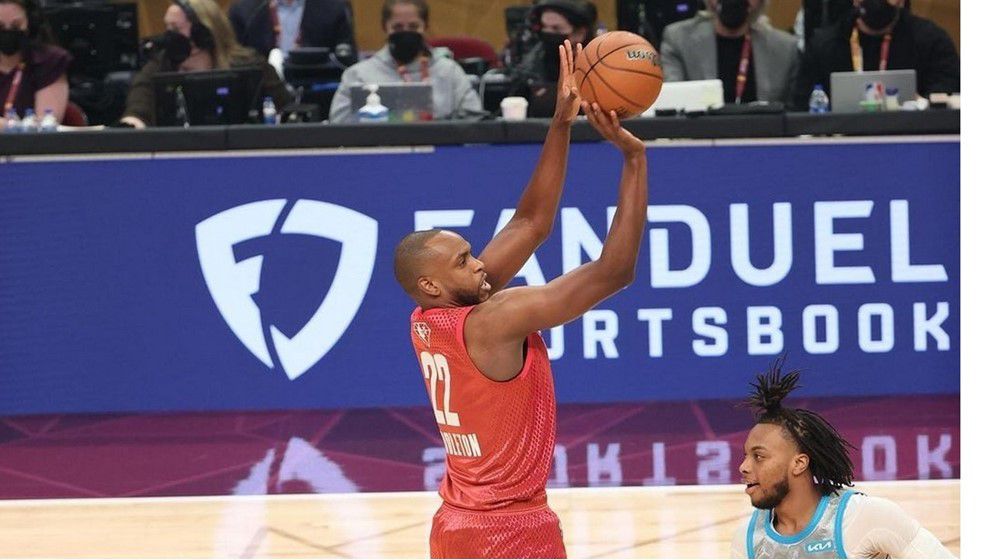 Bucks' Middleton to miss rest of 1st round NBA playoff series...