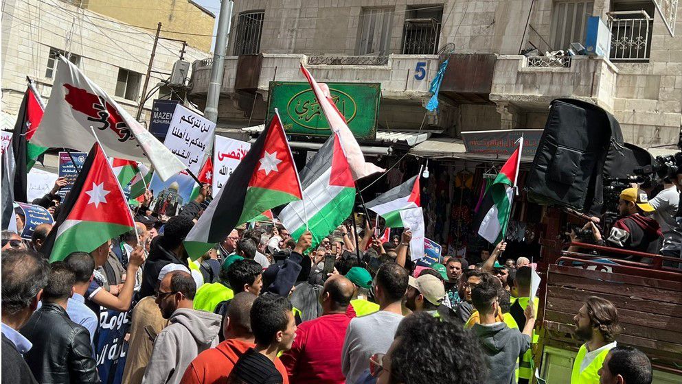 Jordanians take to streets in protest of Israeli attacks on Al...