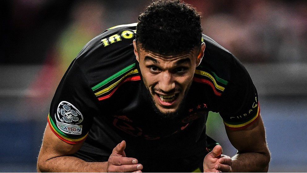 Bayern sign right-back Mazraoui from Ajax...