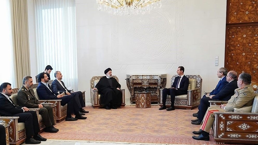 Iranian, Syrian presidents meet in Damascus...