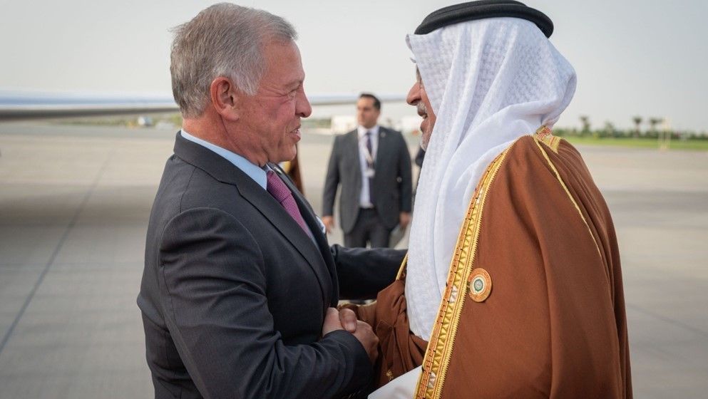 King arrives in Bahrain to head Jordan’s delegation at Arab Su...