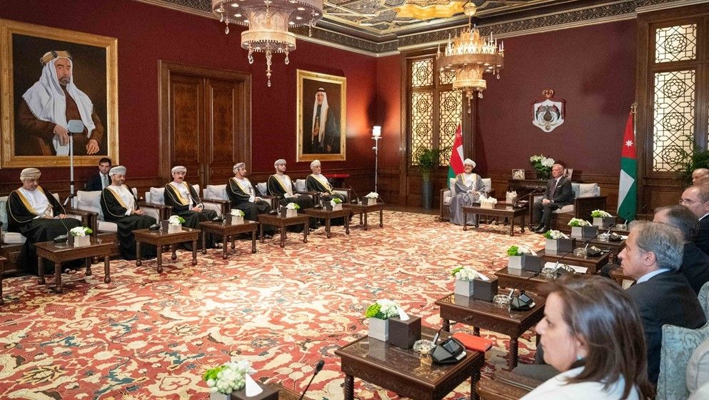 King holds talks with Oman sultan at Basman Palace...