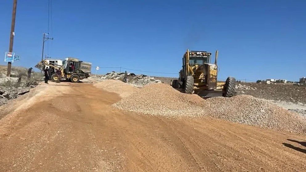 Bani Ubaid Municipality Rehabilitates Road at the End of Stree...