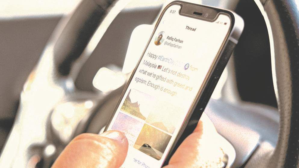 Dialogue held in Irbid on driving and cell phone use...