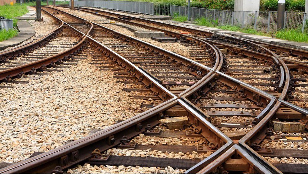 Jordan, Saudi funds sign memo on railway project...