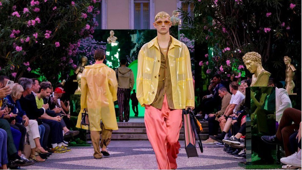 Dressing simply, but well. It’s not so simple...