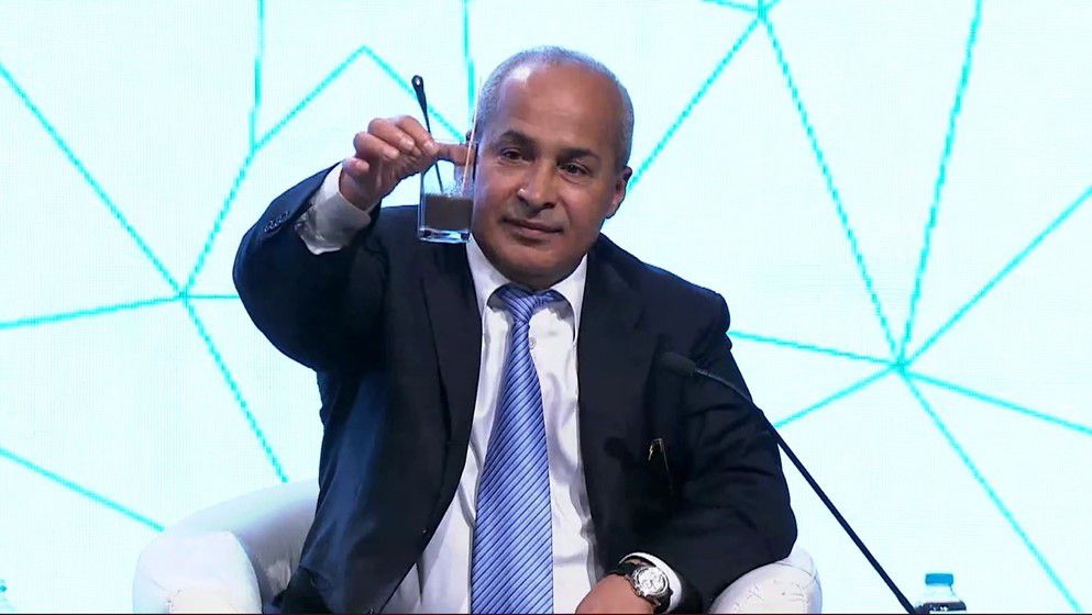 Manaseer gulps fertilizer to the amusement of His Majesty King...