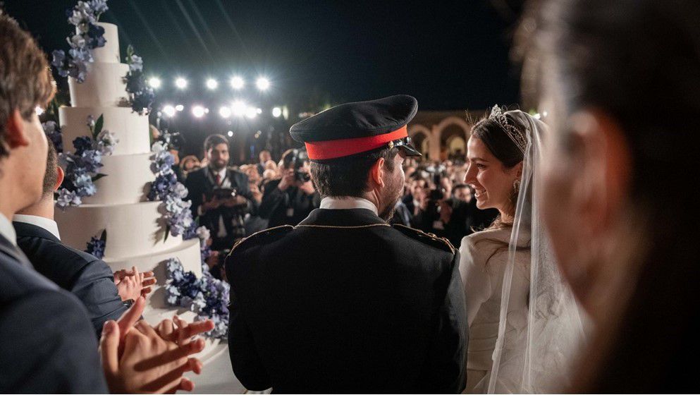 King, Queen host official dinner banquet...