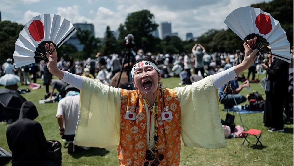 Low-key ceremony ushers in pandemic-delayed Tokyo Olympics...