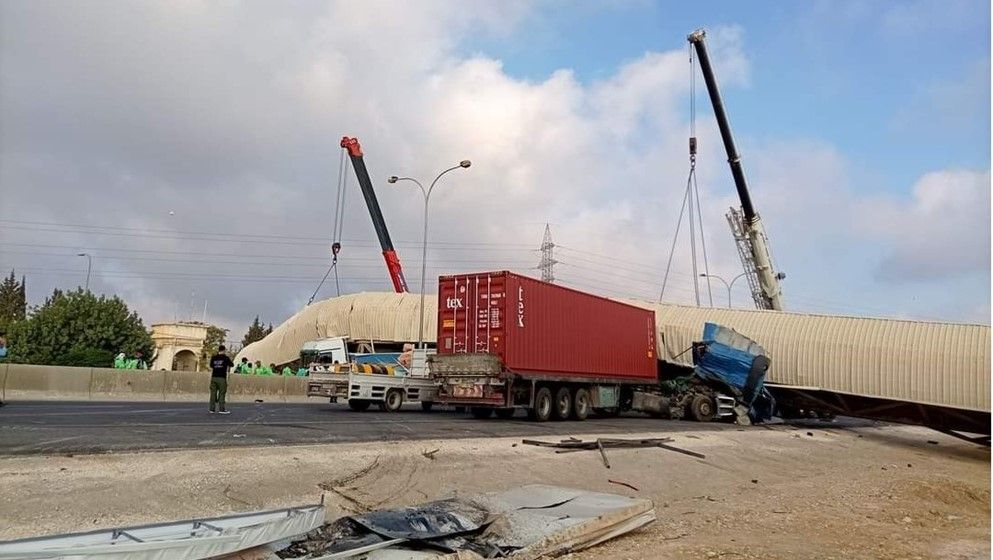 Bridge collapses, injuring 4 and damaging vehicles...
