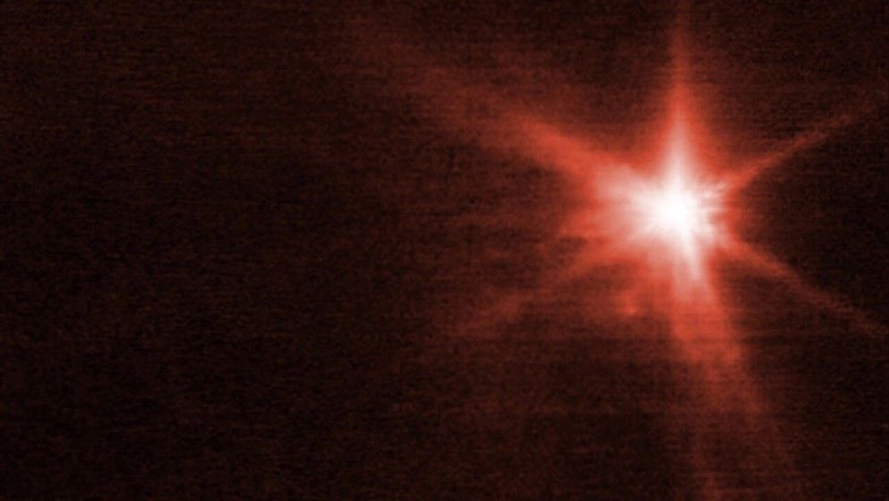First images of asteroid strike from Webb, Hubble telescopes...