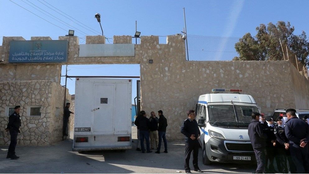 Prisons hold 23,000 inmates, 190% over capacity— Interior mini...